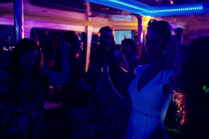 Retro (80s) party cruise on Sydney Harbour - An In-Depth Look at the Experience