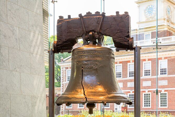 Revolutionary Roots: A Historic Philadelphia Stroll - A Close Look at the Itinerary