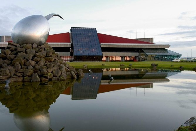 Reykjavik area to Keflavik Private Luxury Airport Transfer - A Trustworthy, Comfortable Ride from Reykjavik to Keflavik Airport