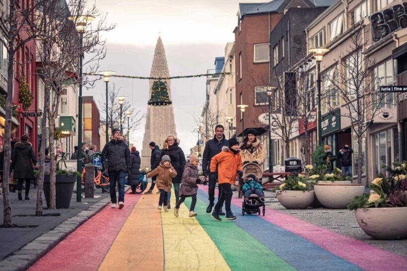 Reykjavik Christmas Walking Tour - Key Points