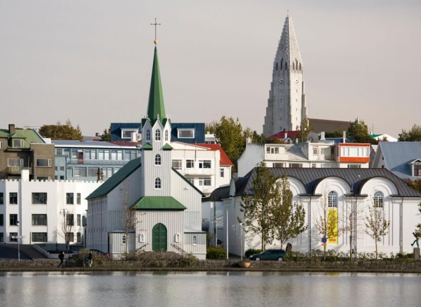 Reykjavik: Express Walk with a Local in 60 minutes - Exploring Reykjavik in a Nutshell