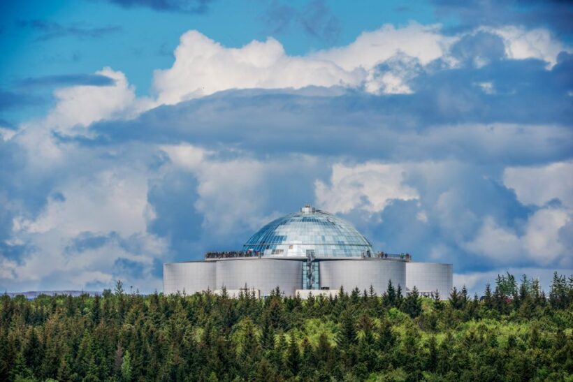 Reykjavík: Hop-On Hop-Off Bus and Perlan Museum Entry Ticket - Key Points