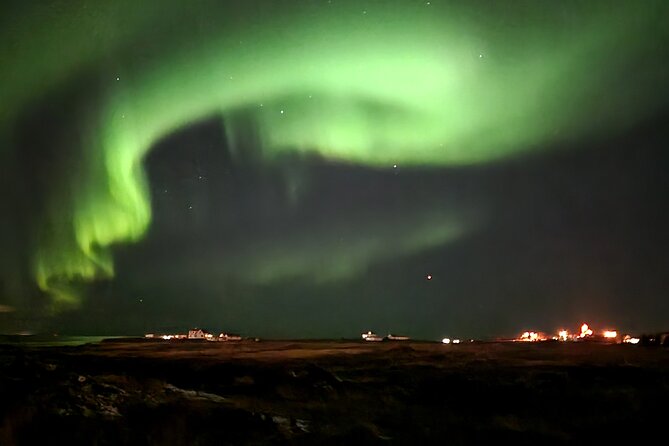 Reykjavik Northern Lights Evening Adventure Guided Tour - The Experience That Reviews Rave About