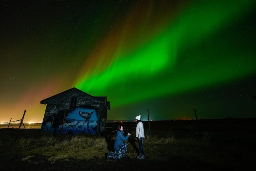 Reykjavik: Northern Lights Tour with Private Photographer - Key Points