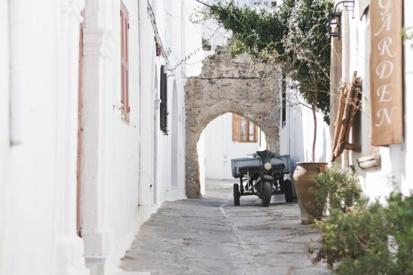Rhodes Town Area: Lindos Roundtrip Transfer with Free Time - The Authentic Charm of Lindos
