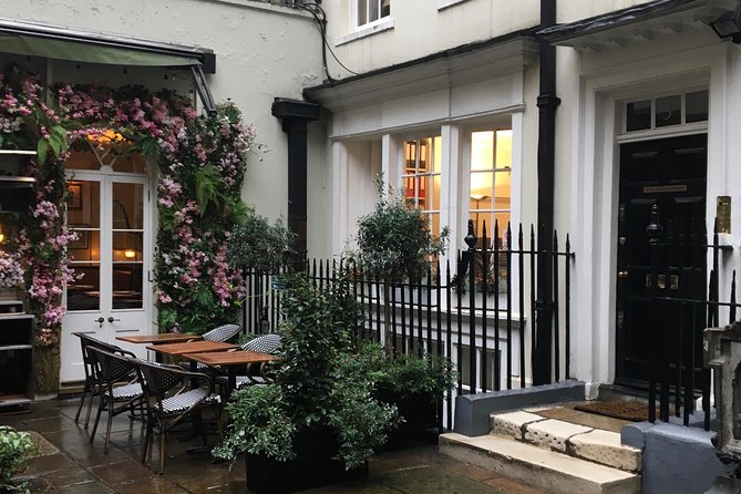 Rich People Behaving Badly - Juicy Gossip From the Upper Echelons