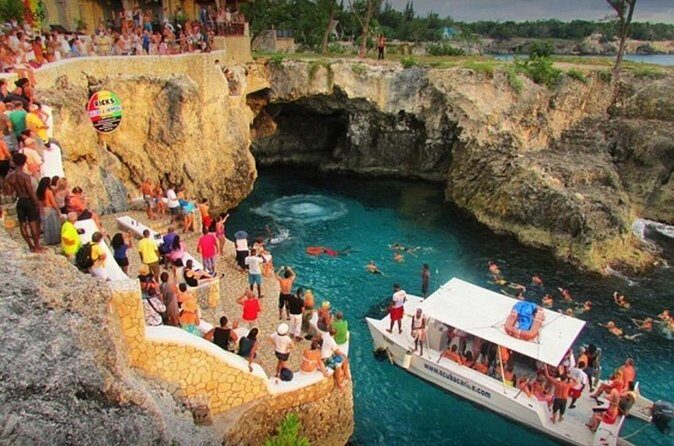 Rick's Cafe and 7 Mile Beach Tour with Transportation - Transportation and Group Size