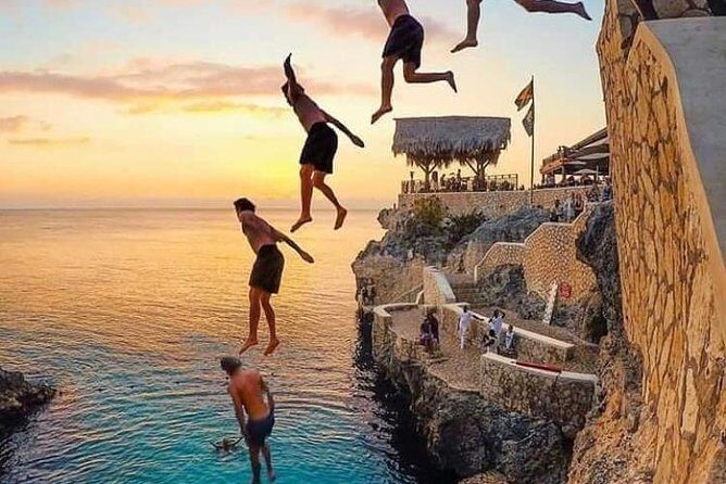 Rick's Café and Seven Mile Beach Private Tour - Authenticity and Value