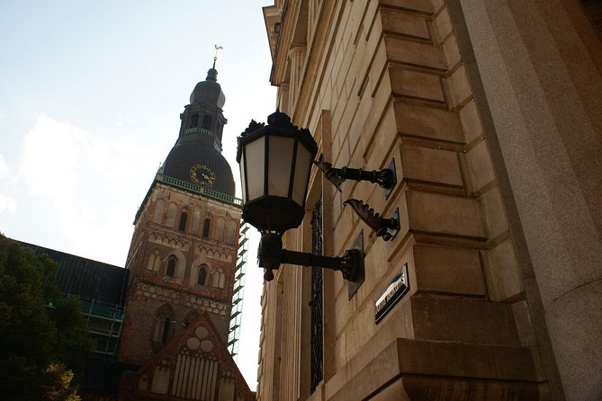 Riga Old Town Walking Tour Review - Group Size and Tour Guide Details