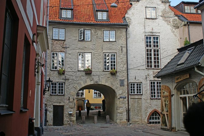 Riga Old Town Walking Tour Review - Meeting and End Points