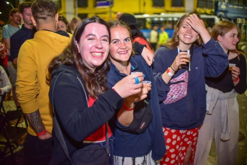 Rio: Lapa Pub Crawl with Live Samba and Shots - Key Points