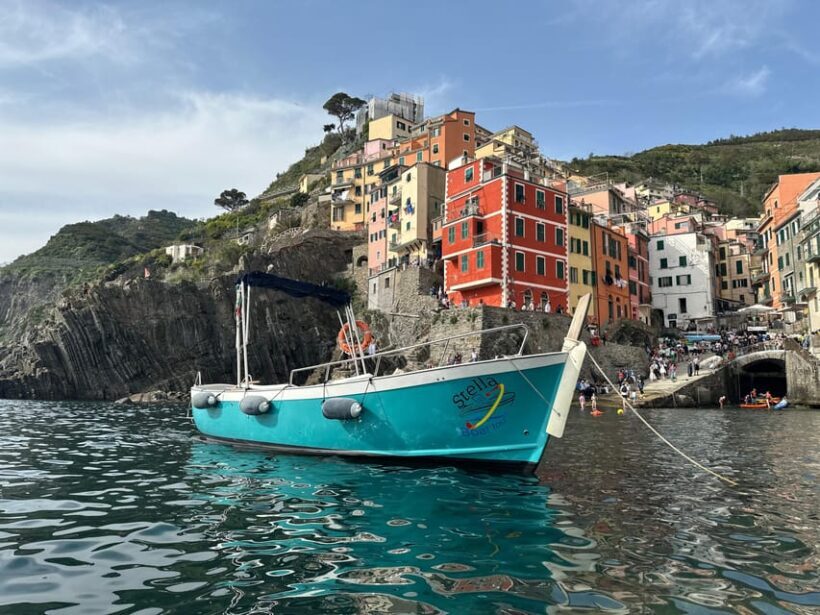 Riomaggiore: Guided Boat Tour around Cinque Terre - An In-Depth Look at the Experience