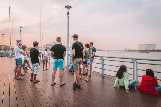 Riverside Walking Tour with Snack, Drinks & Local Ferry Ride - Key Points