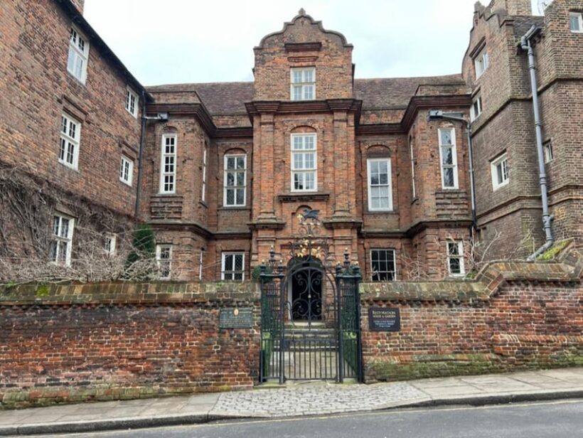 Rochester: Private 2hr Walking Tour with a Blue Badge Guide - A Brief History of Rochester