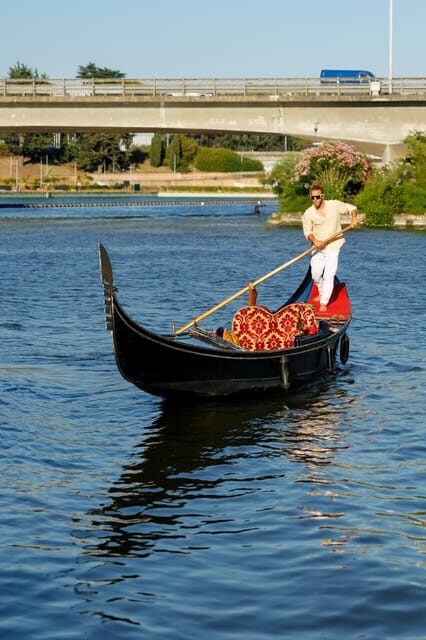 Roma: The one and only Roma Gondola tours on the lake! - Practical Details and Tips