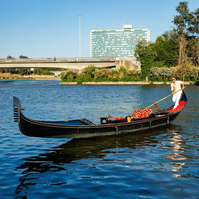 Roma: The one and only Roma Gondola tours on the lake! - Who should consider this tour?