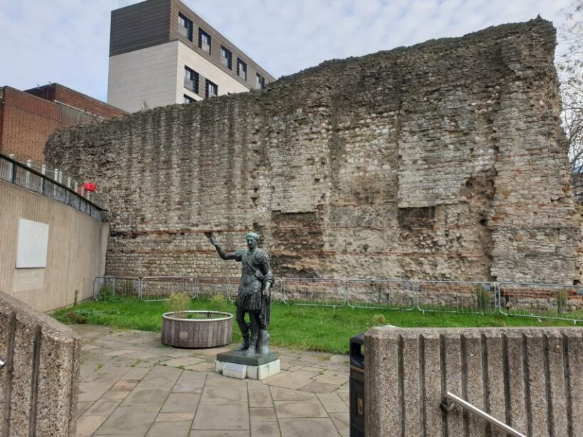 Roman Ruins to Blitz Bombings: London's Fiery History - Key Points