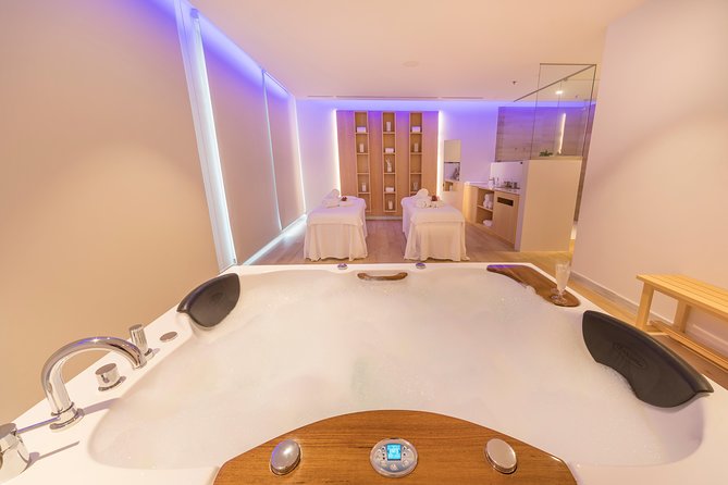 Romantic Couple Massage + SPA Entry and Private Jacuzzi With Cava - Spa and Gym Access