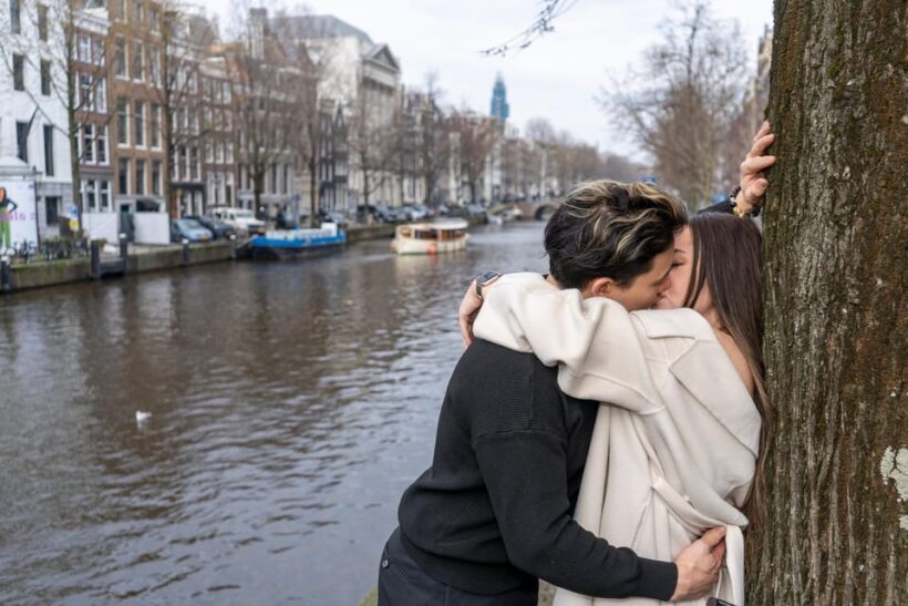 Romantic Photoshoot Experience for Couples in Amsterdam - Key Points