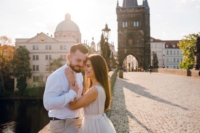 Romantic Photoshoot Experience for Couples in Prague - Key Points
