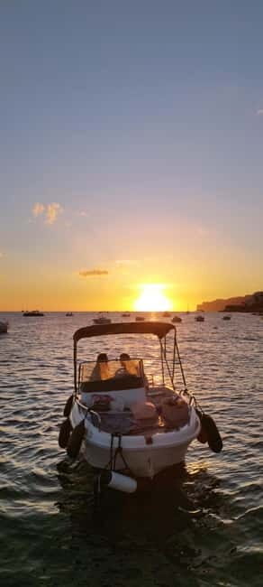 Romantic Sunset ( Boat Rental No Licence Required ) - Why Consider This Sunset Boat Rental?