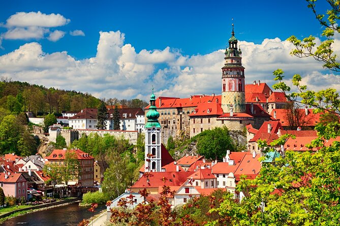 Romantic Whispers of eský Krumlov - Key Points