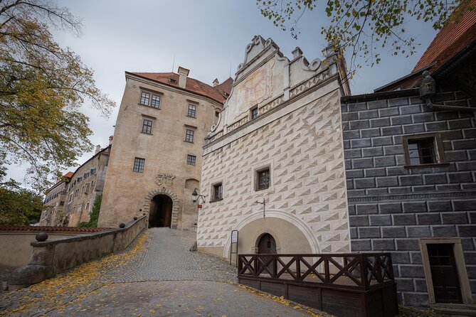 Romantic Whispers of eský Krumlov - FAQ