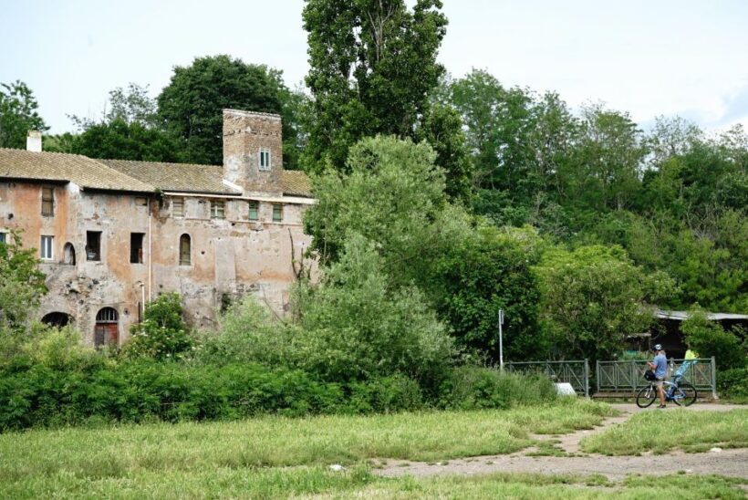Rome: Appian Way, Catacombs & Roman Aqueducts Top EBike Tour - Key Points