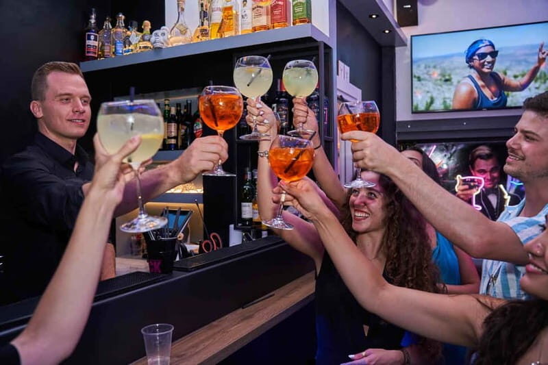 Rome: Bar Crawl with Local Guide & Drinks - Key Points
