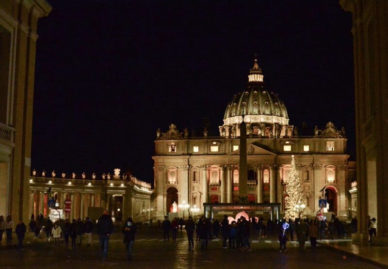 Rome: Christmas Lights Walking Tour - Detailed Breakdown of the Itinerary