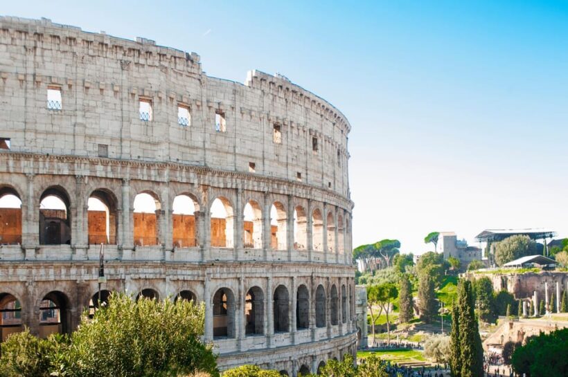 Rome: Colosseum Arena, Roman Forum & Palatine Tour - Climbing Palatine Hill: Panoramic Views and Imperial Residences
