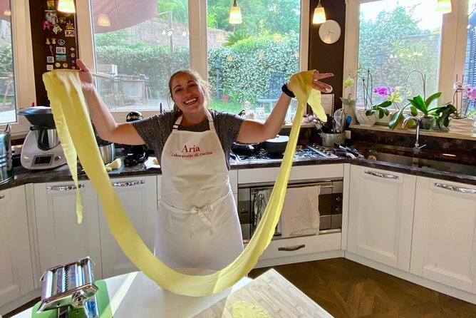 Rome - Cooking Experience in a Roman Family in Trastevere - Crafting the Perfect Sauce: Techniques and Traditions