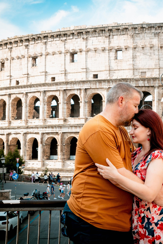 Rome: Custom Photoshoot Outside the Colosseum - Iconic Location of the Colosseum