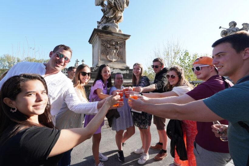 Rome: Evening Walking Tour with Cocktails and Local Guide - Key Points
