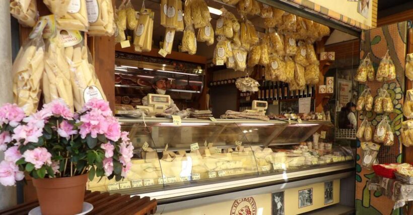 Rome: Guided Walking Tour and River Boat Ride - Key Points