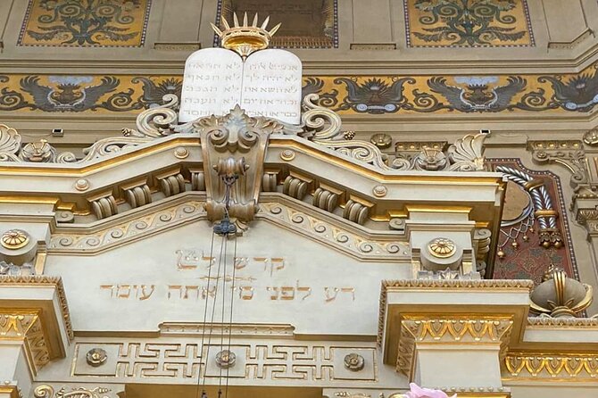 Rome Jewish Ghetto and Great Synagogue Small Group Walking Tour - Navigating the Vibrant Streets of the Jewish Ghetto