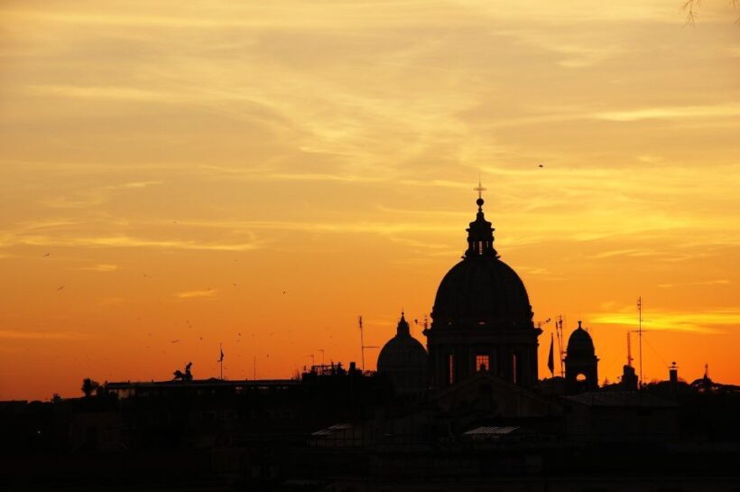 Rome: Piazzas and Fountains Sunset Tour with Aperitivo - Authenticity and Genuine Experiences