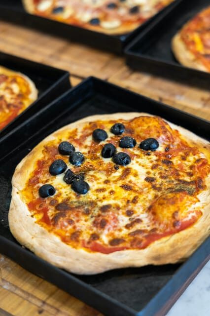 Rome: Pizza & Tiramisu Cooking Class with Meal and Drink - Who Should Consider This Experience?