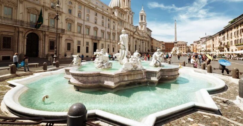 Rome: Private Day-Tour with Colosseum & Sistine Chapel - Piazza Navona: Artistic and Lively