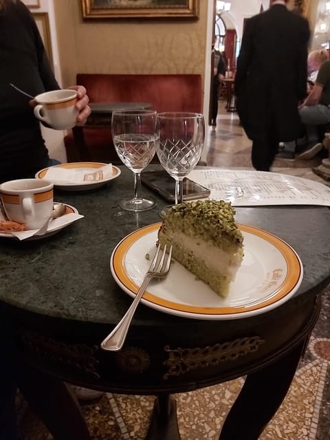 Rome: Roma Doce Roma Tour - Cafés, Sweetshops and Sights - Notable Figures and Cultural Landmarks