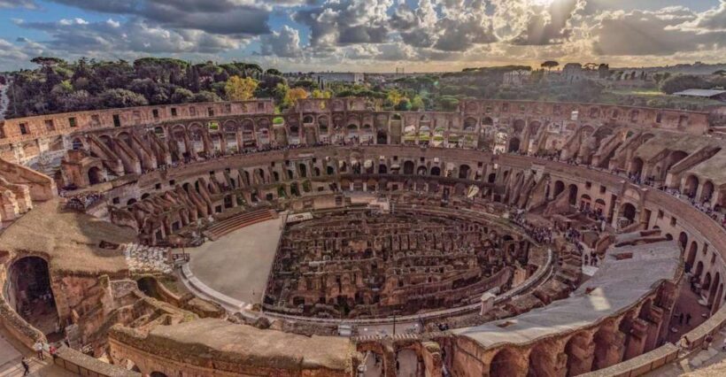Rome: Roman Piazzas with Colosseum and Roman Forum Tour - Key Points