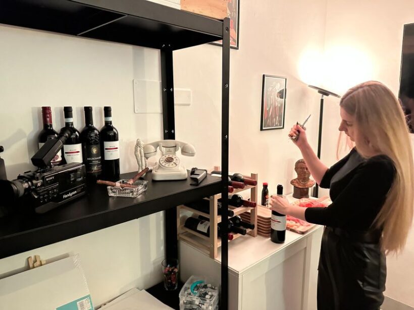 Rome: Small-Group Art Class with Wine - FAQs