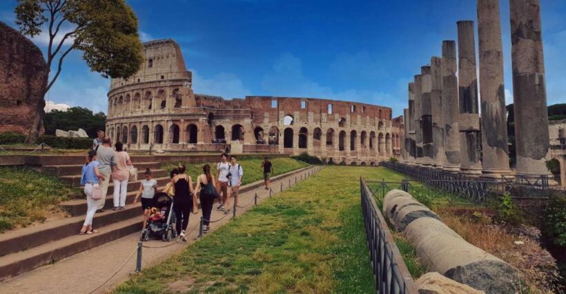 Rome: Squares and Fountains Walking Tour - Beyond the Highlights: What You’ll Experience