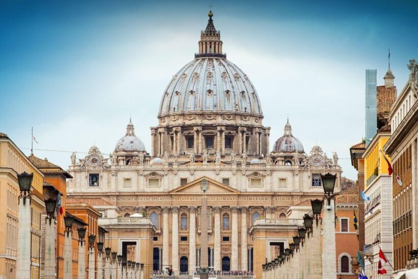 Rome: St. Peter's Basilica and Papal Tombs Walking Tour - Descending into the Papal Grottoes