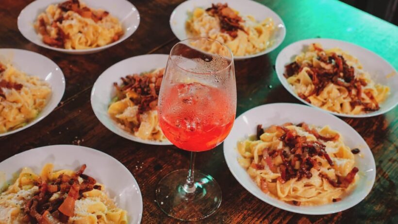 Rome: Traditional Pasta with Cocktails Cooking Class - The Impact of the Guides and Group Size