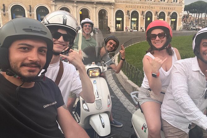 Rome Vespa Tour With Pro Photographer - Private Tour Options and Inclusions