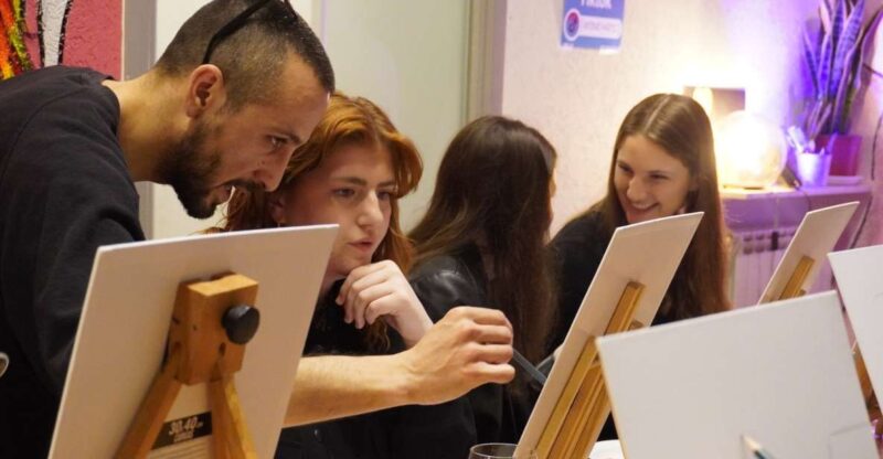 Rome: Wine and Paint Experience in Piazza Navona - Authenticity and Unique Touches