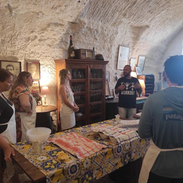 Rome: Wine Tasting and Pizza Making Class at a Vineyard - Key Points