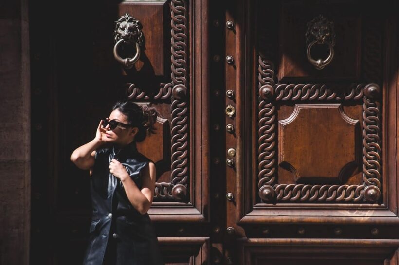 Rome's Eternal Charm, Captivating Photoshoot Experience - Practical Considerations: Timing, Group Size, and Accessibility