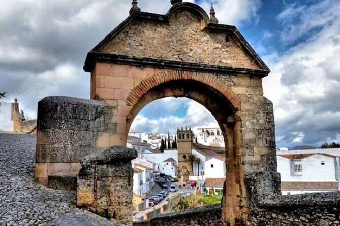 Ronda Historical Walking Tour With Bullring Entrance - Discover Rondas Iconic Landmarks